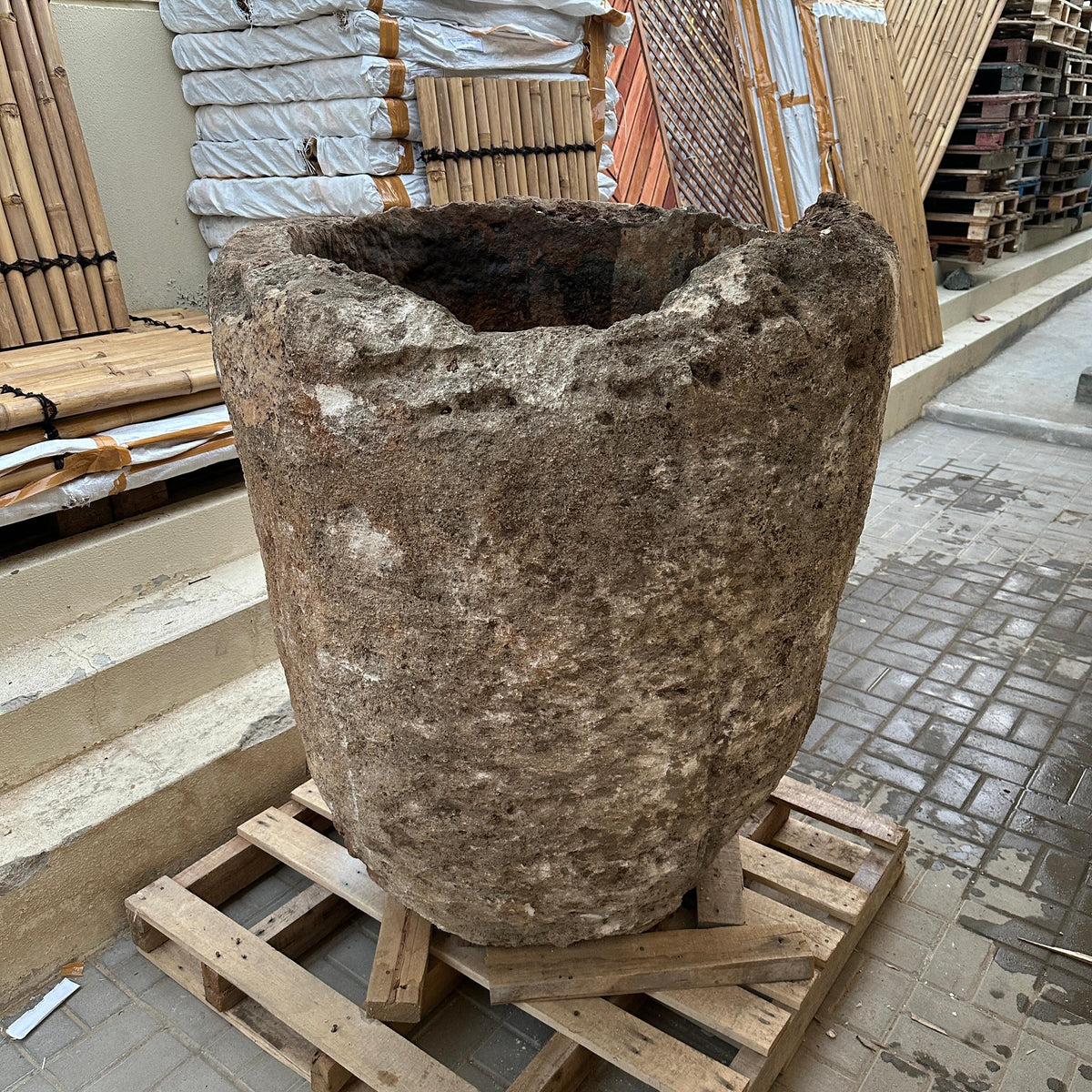 The Iceland Pot Limestone 102cm Diameter – Royal Garden Centre